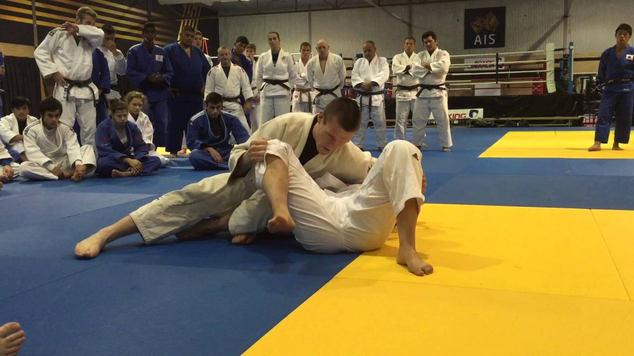 HUIZINGA turnover ROLL JUDO; ashi-sankaku-garami, 三角緘 - YouTube