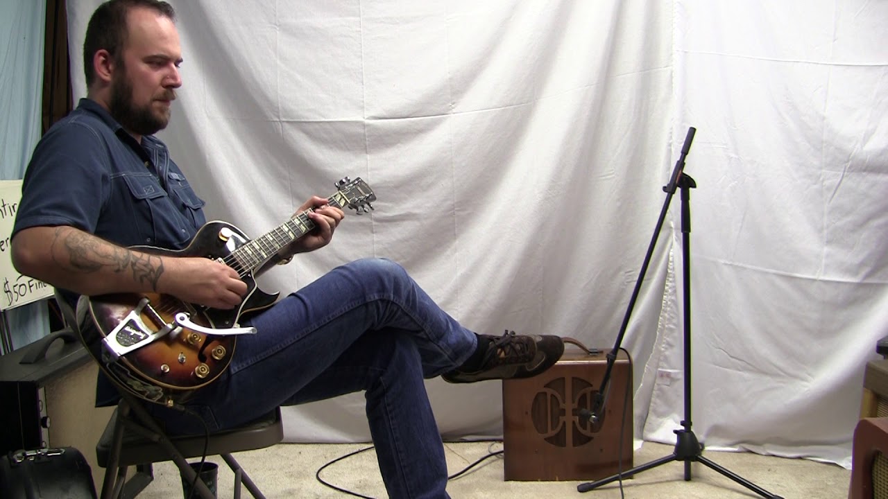 Premier 110 Amp 1947 - YouTube