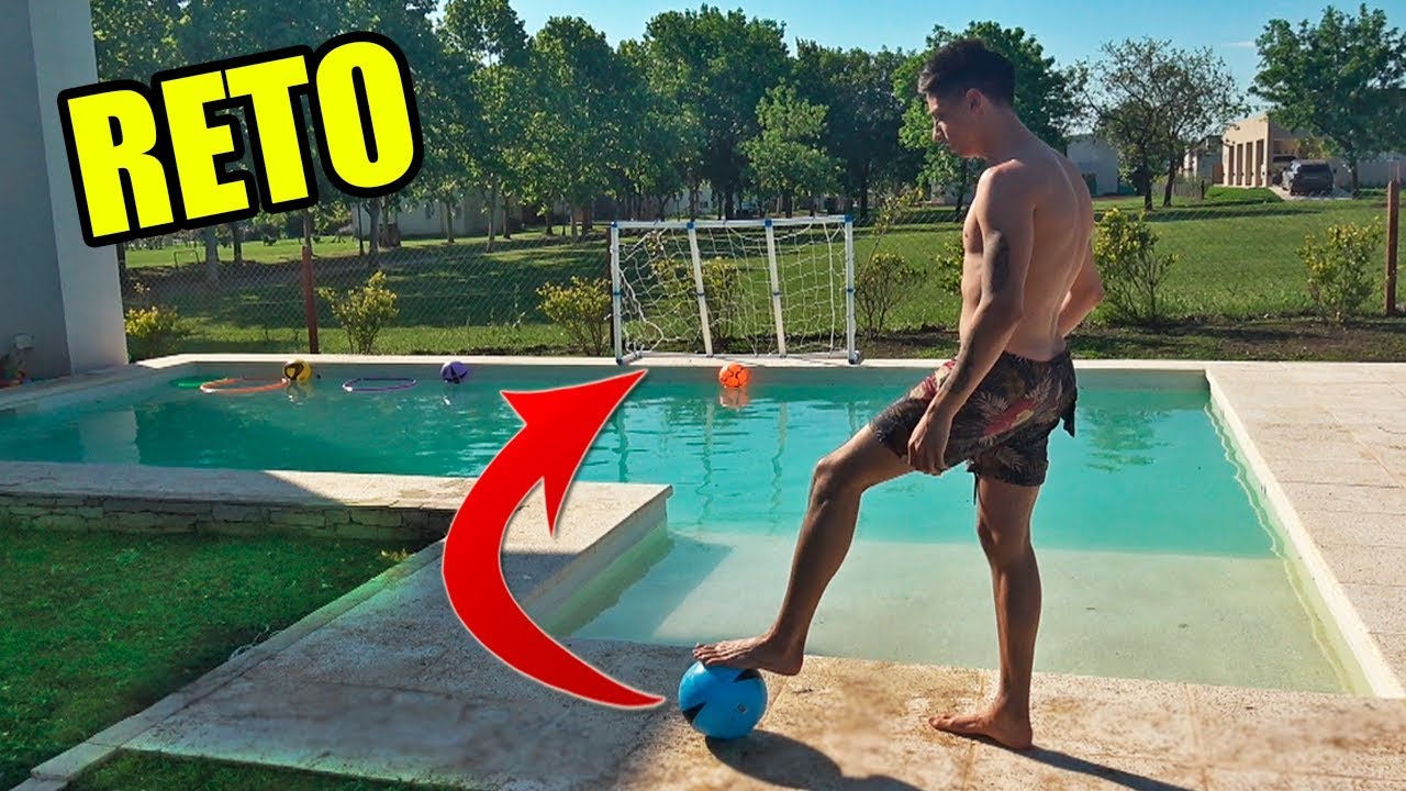 RETO de FÚTBOL en la PISCINA con CASTIGO!! - YouTube