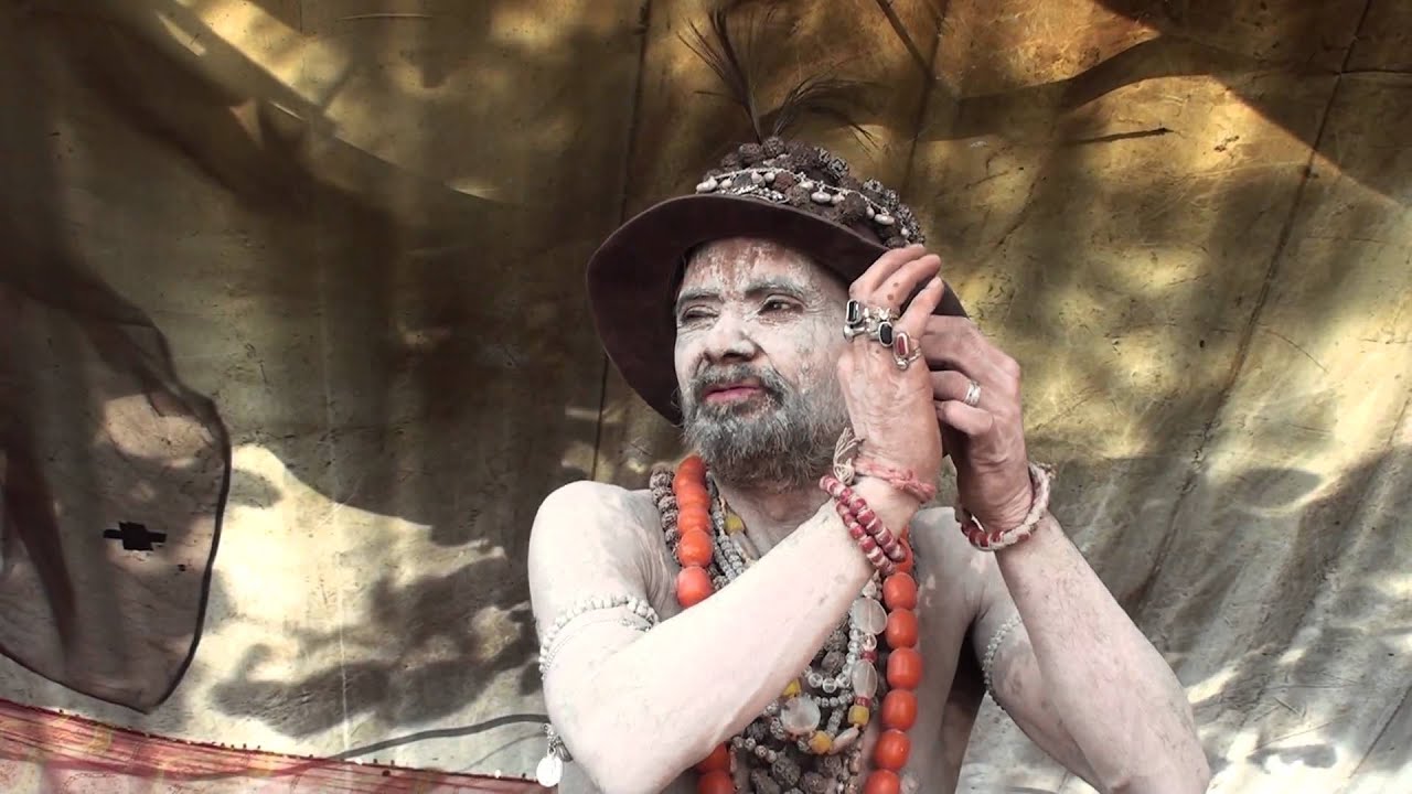 DHUNICAST Naga Baba Shri Gajendra Giri Invokes Shiva And Partakes Of ...