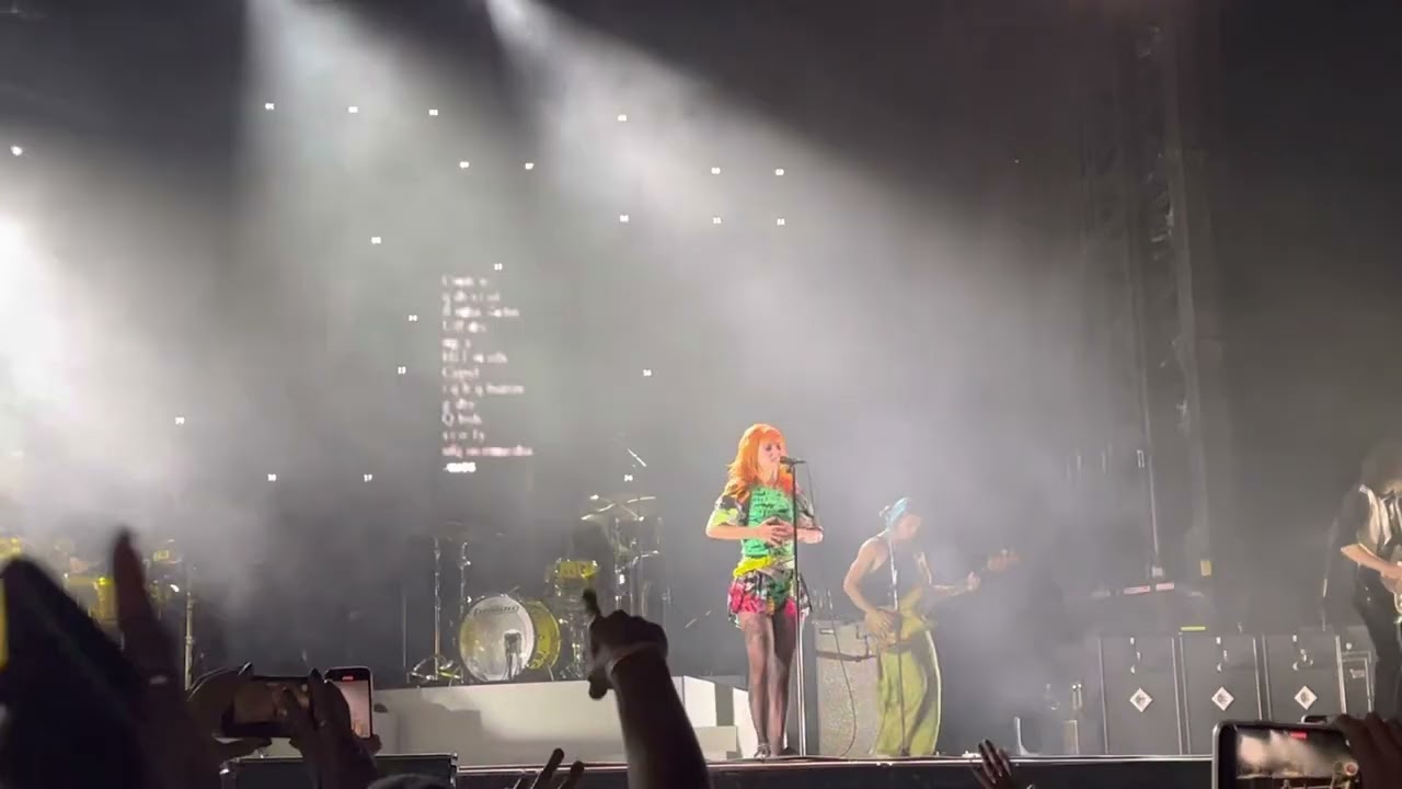 Paramore- Decode Live - YouTube