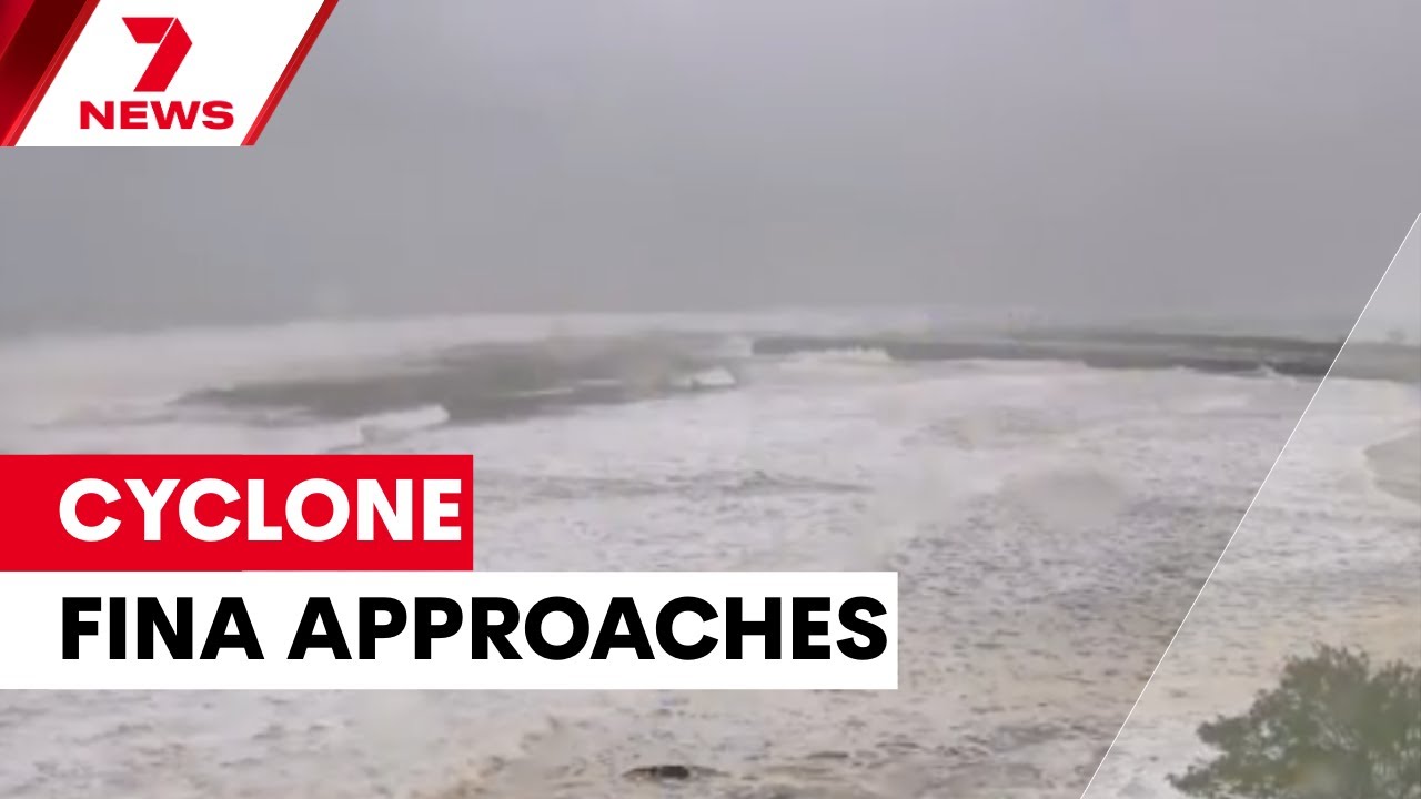 Cyclone Fina fast approaching Darwin | 7NEWS - YouTube