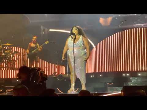 Lizzo SPECIAL 9/23/22 @FLA Live Arena - YouTube