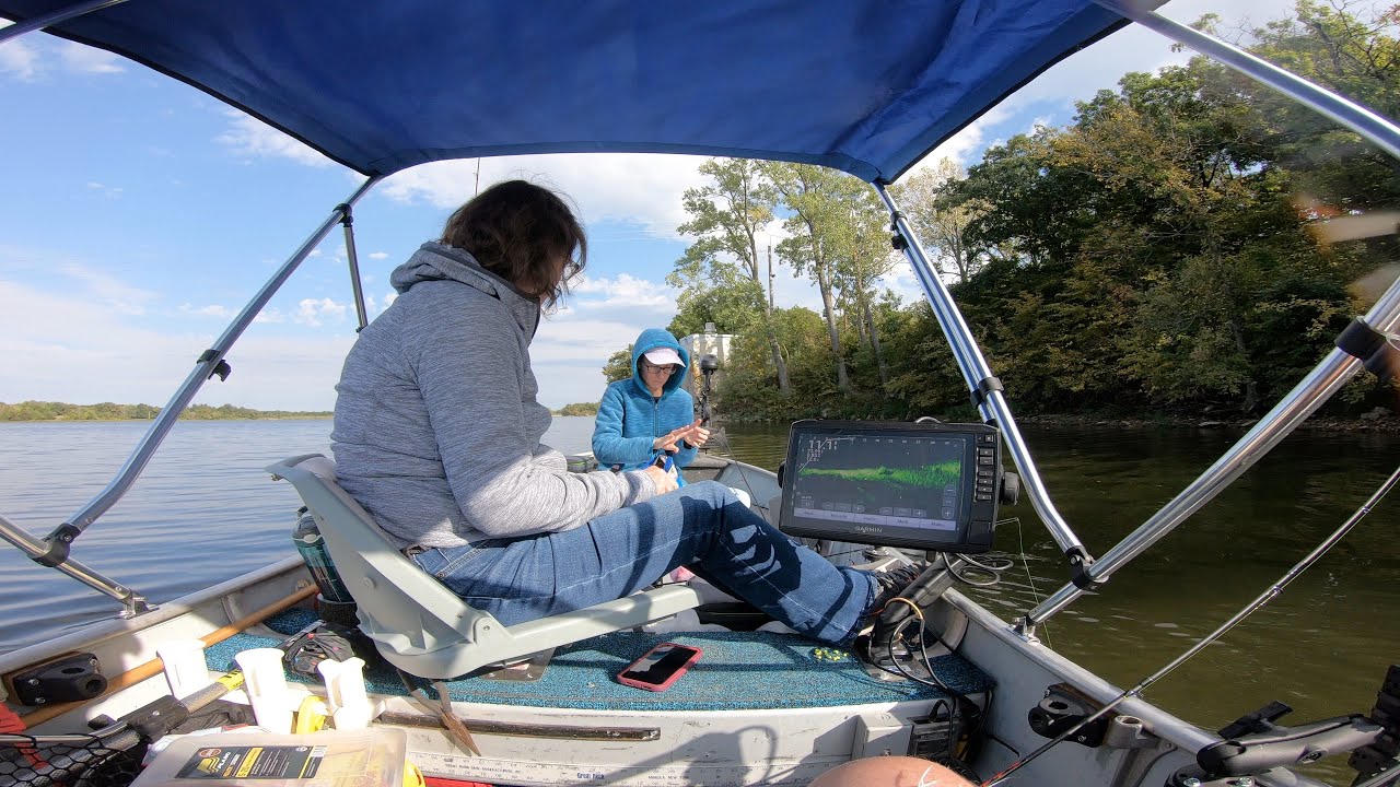 Catching a few crappie at Harrisonville lake, early fall fishing. - YouTube