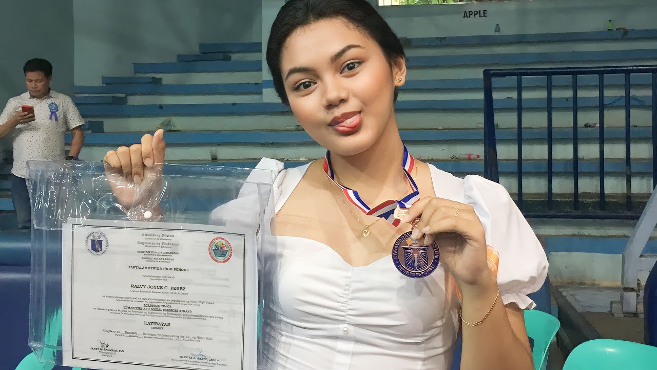 THANKS GOD GRADUATE NA AKO ! - YouTube