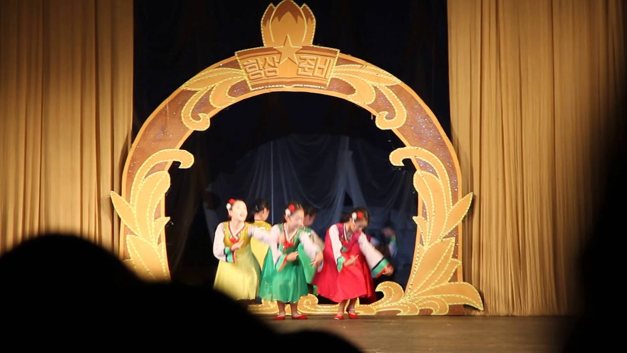 North Korea Children's Dance Performance - YouTube
