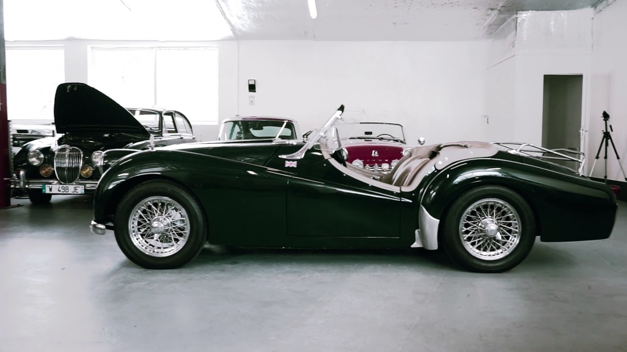 Triumph TR3 Small Mouth Green 1957 - YouTube