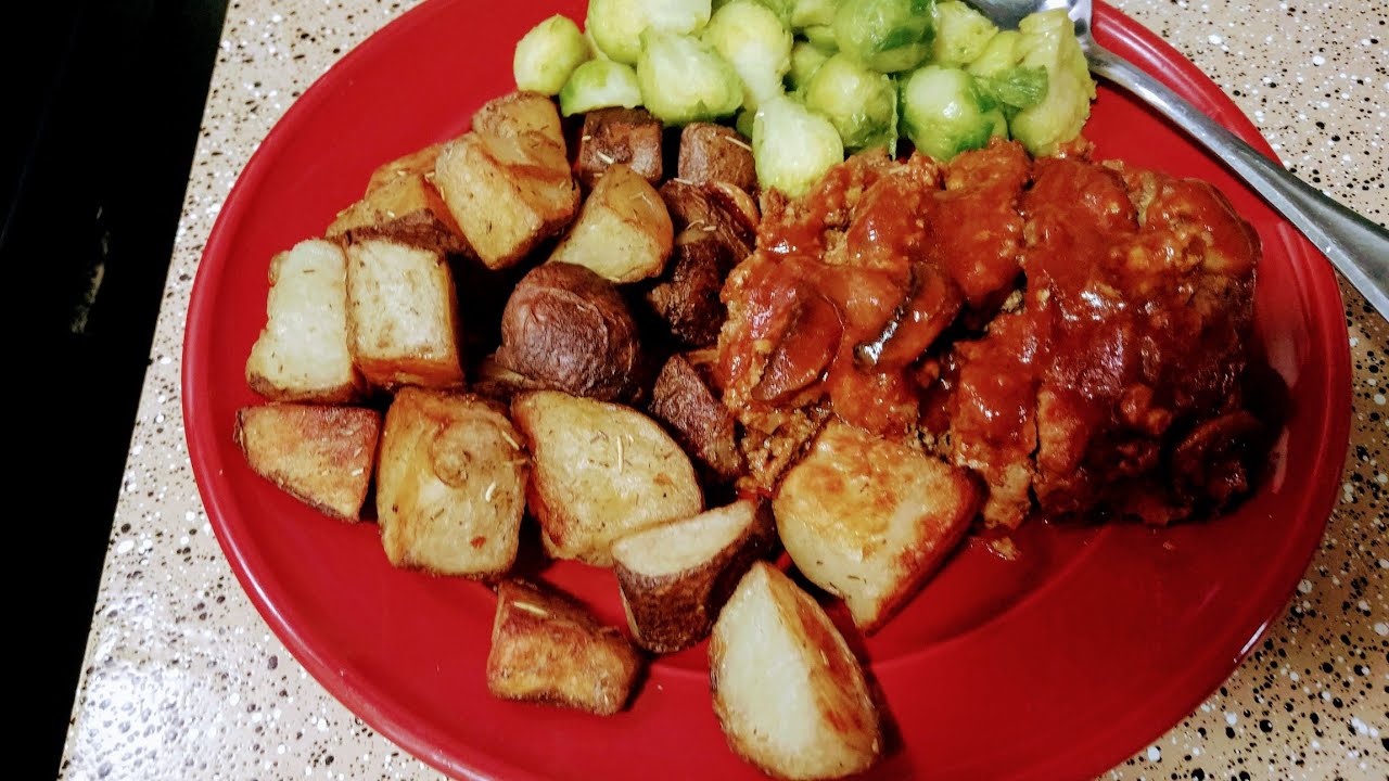 Gourmet Slay: Dinner - Meatloaf with Roasted Garlic Potatoes and ...