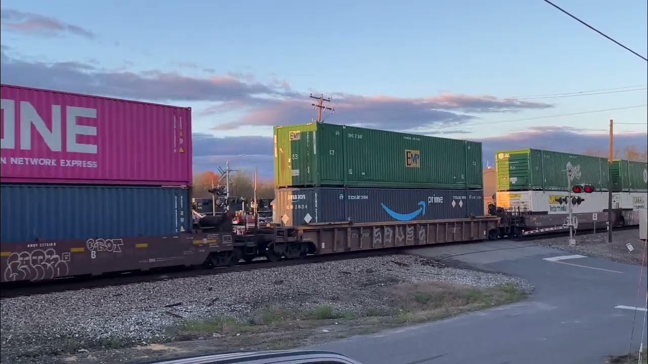 NS 276 with pure BNSF horn on NS leading - YouTube