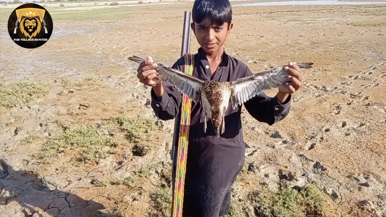 Duck Hunting in Pakistan /Best Duck Hunting Video / Murghabi ka Shikar ...