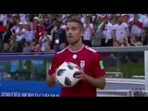 İspanya-İran maçında İranlı oyuncunun ilginç taç atışı