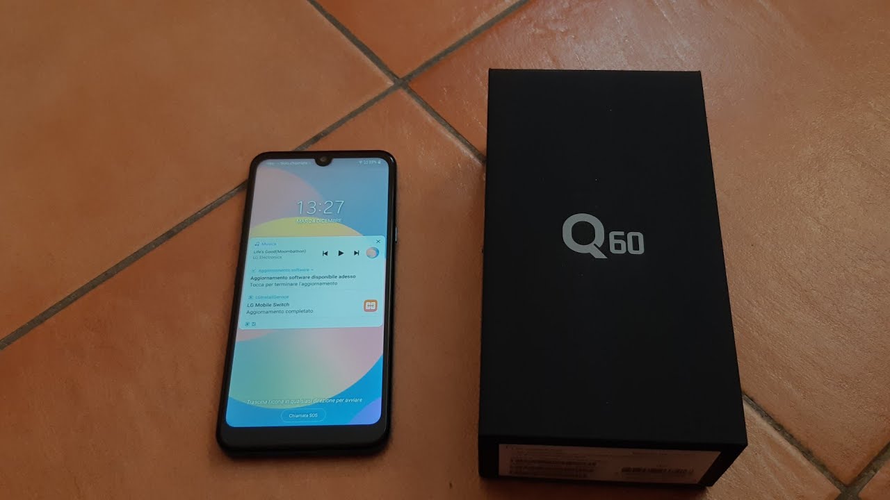 Recensione ita LG Q60 - YouTube