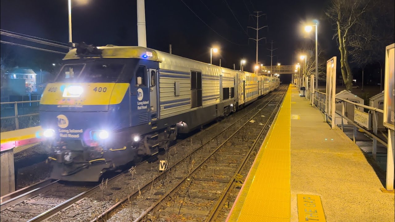 LIRR DE30 sandwich At Greenlawn - YouTube