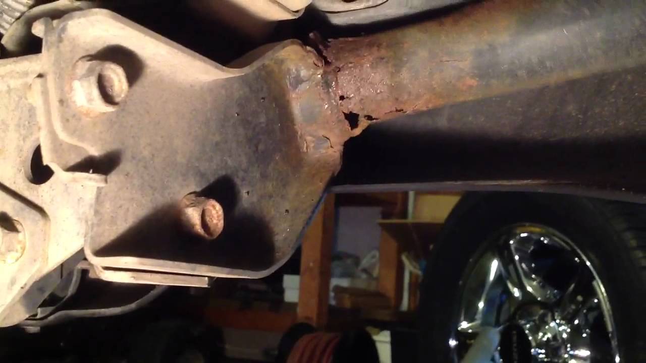 VehiCROSS front bumper bar rust - YouTube