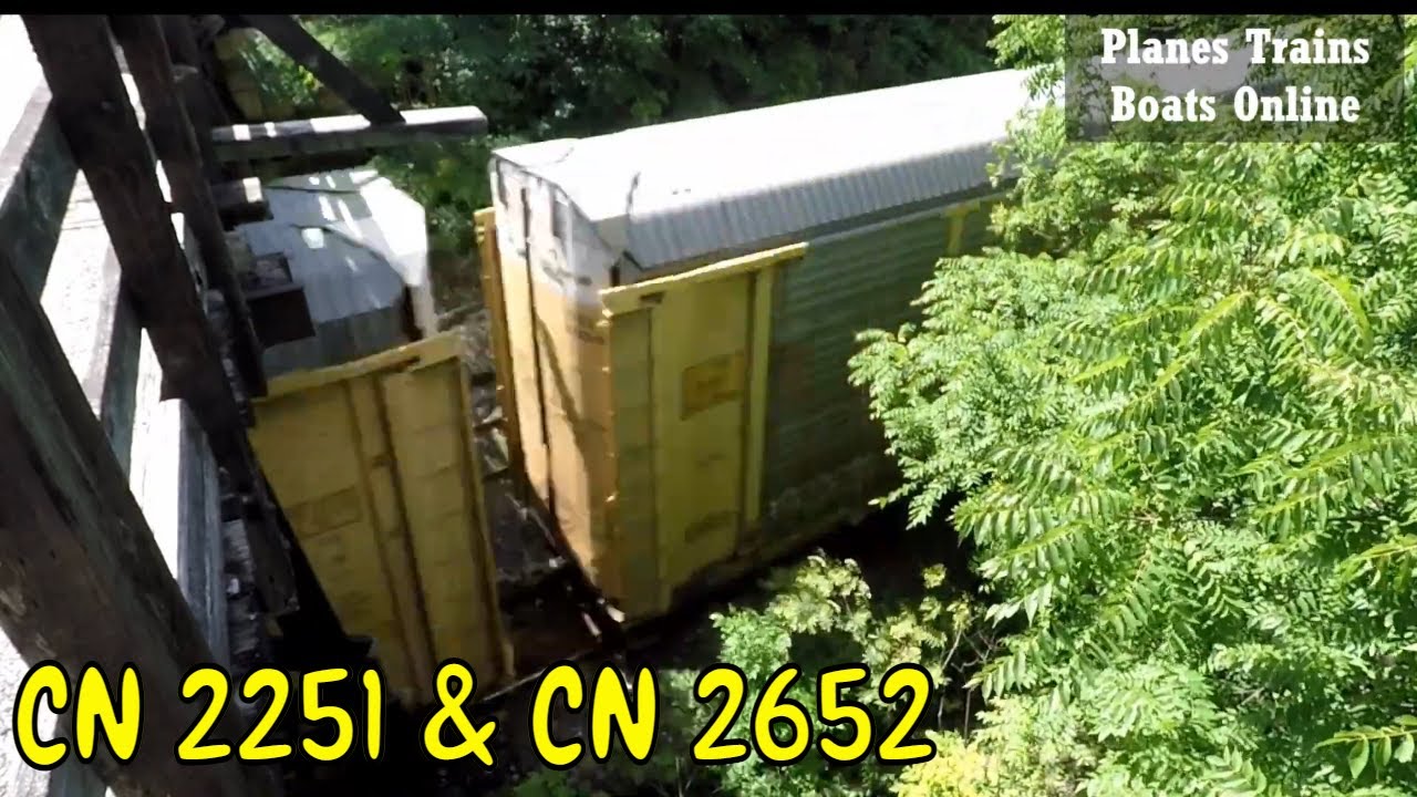 CN 2251 & CN 2652 Locomotives Intermodal Train At Denfield Rd Bridge London - YouTube