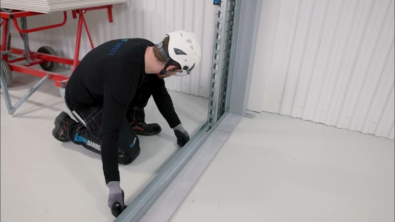 Knauf - Nail It Safety Inbrottsskydd - Med spik för effektivt montage av inbrottsskydd - YouTube