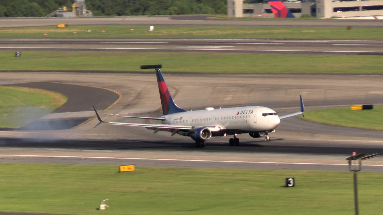 HAVE YOU EVER SEEN A MORE NORMAL LANDING THAN THIS? Delta Boeing 737 ...