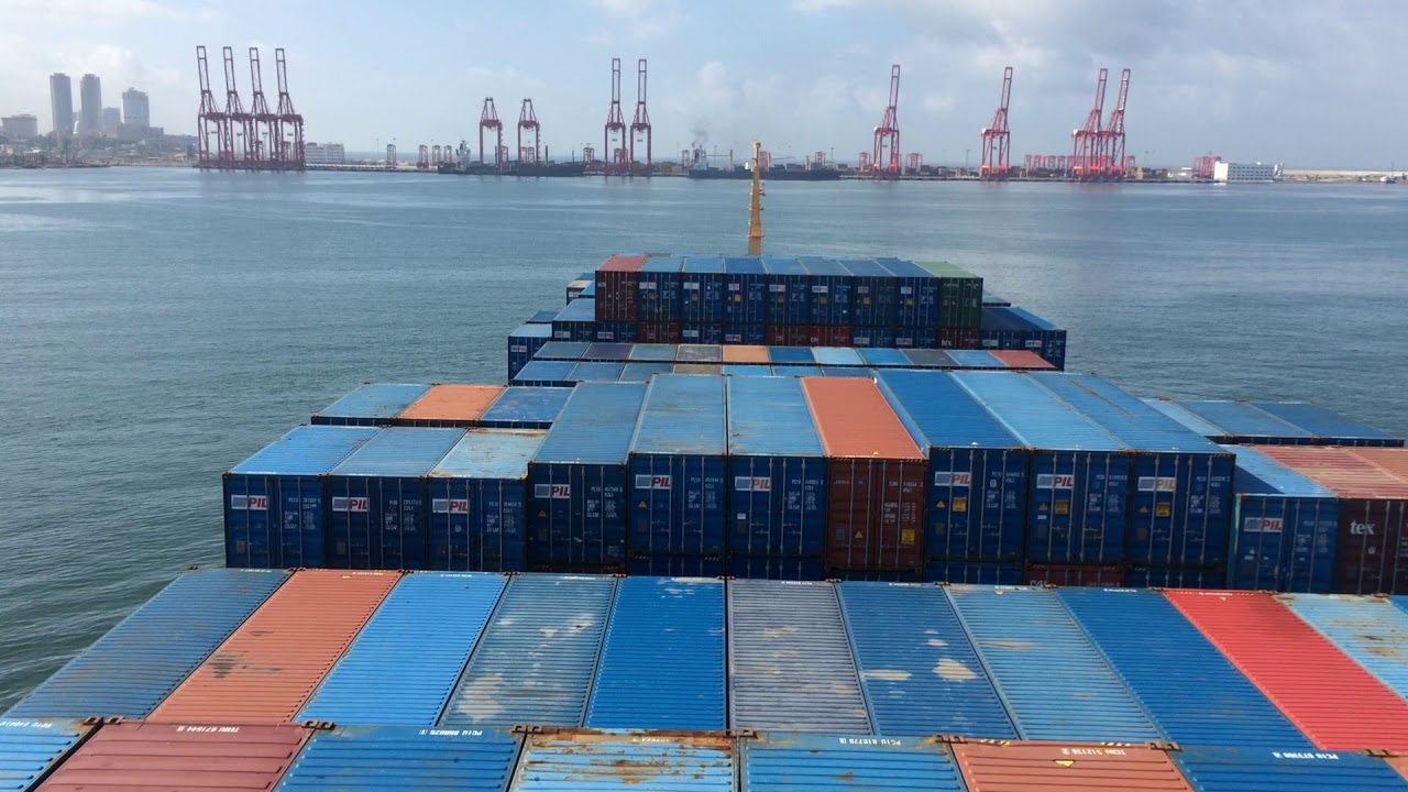SHIP ENTERING COLOMBO PORT (BERTHING AT CICT) - YouTube