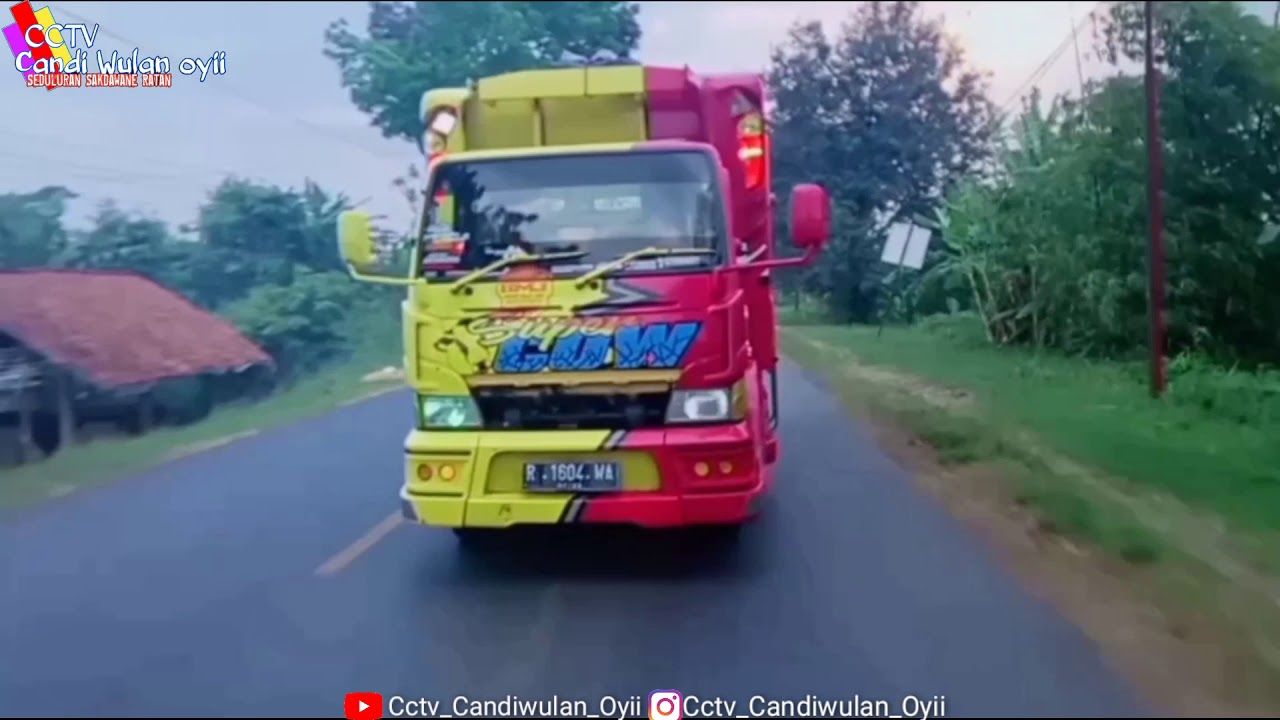 Truck sapi menggila di jalur tengah klampok - YouTube