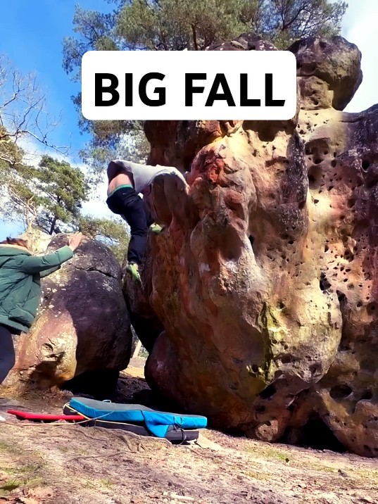 Boulder fail - missing the pads - YouTube