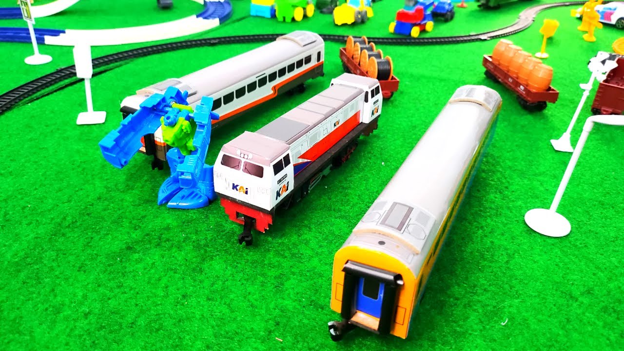 Bus Tayo Mini, Kreta Api Ekonomi KAI Terobos bumblebee transformers dan ...