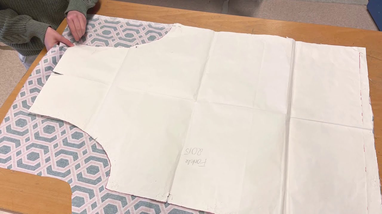 Sy et forkle: 1 - klippe ut forkleet - YouTube