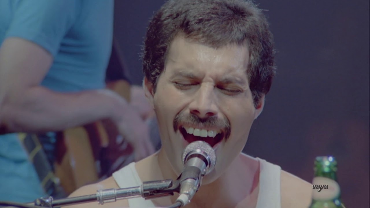 Queen "Somebody To Love" LIVE (一粒の涙) - YouTube