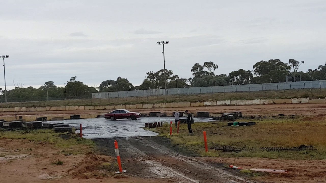 AUSMODS - Cable Tie Commodore doing a skid for the Kids - YouTube