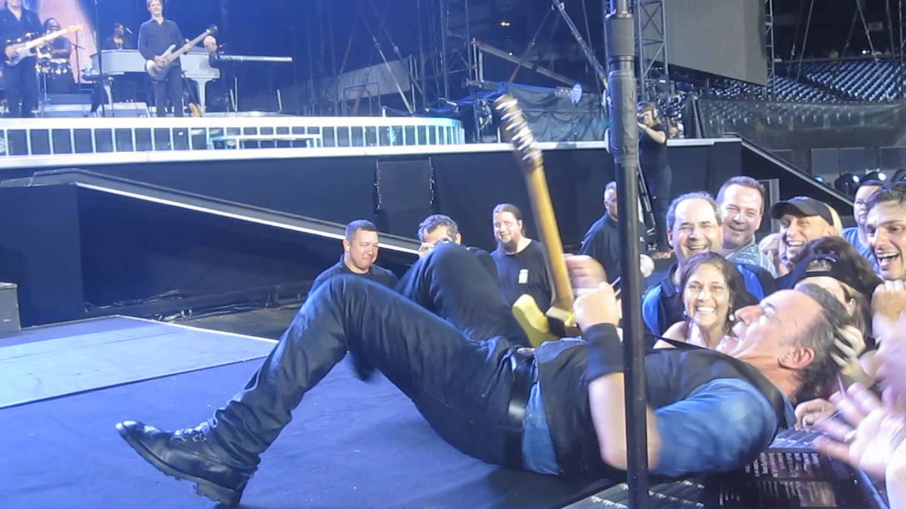 Bruce Springsteen - Rosalita (Part 1) - Philly 9/2/12 - YouTube