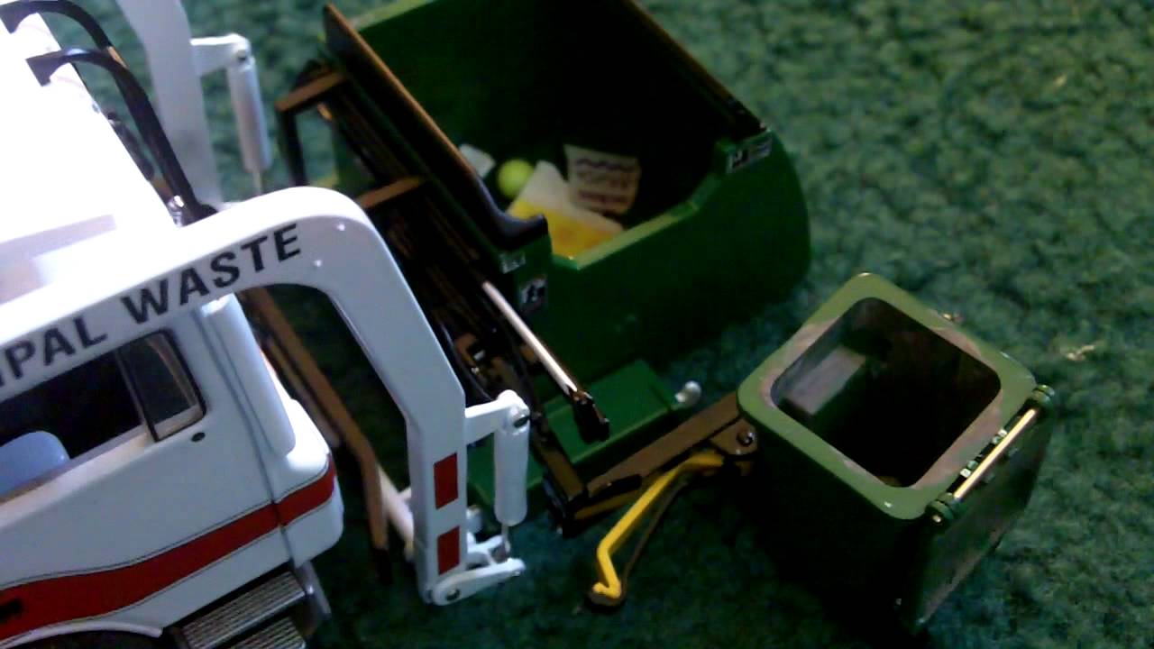 First Gear Front-Load Garbage Truck Mounted with a Curotto-Can II - YouTube