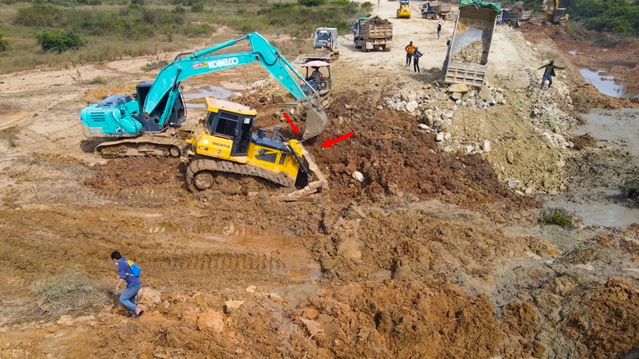 Incredible Bulldozer SHANTUI Fail Driver and Recovery by Excavator and ...