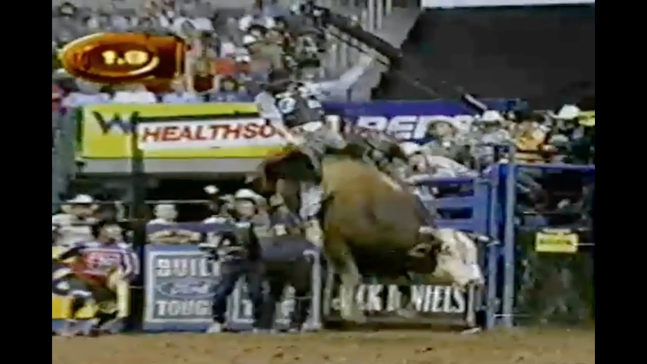 Hammer bucks Dustin Hall - 02 PBR Oklahoma City - YouTube