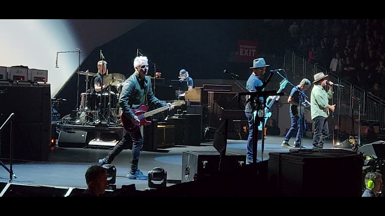 Pearl Jam: Low Light; Seattle 28 May 2024 - YouTube