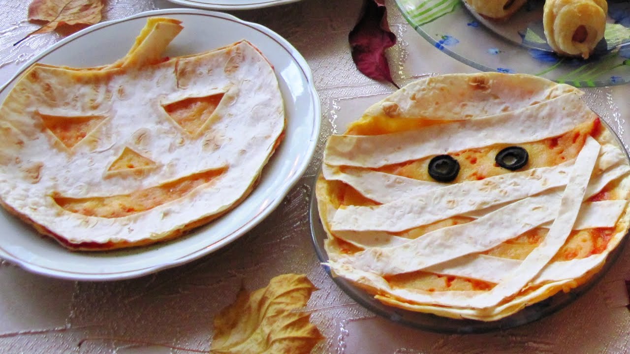 How to cook Halloween Monster Pita Pizza's - Pumpkin and Mummies ...