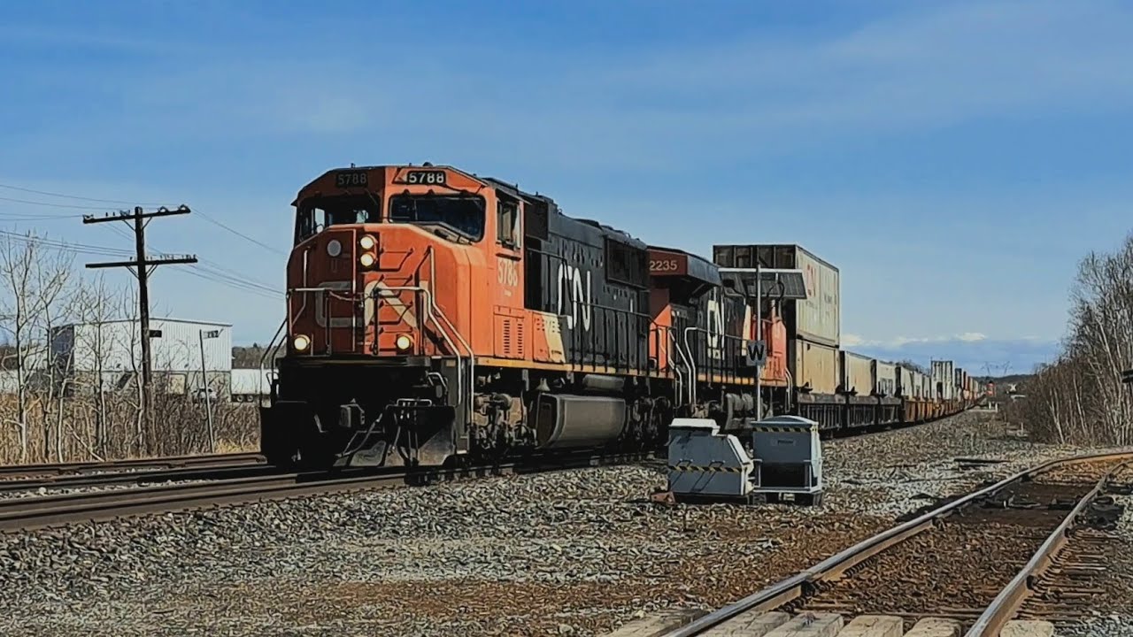 A Never Expected EMD SD75I Leader on CN Train 107 Northbound! - YouTube