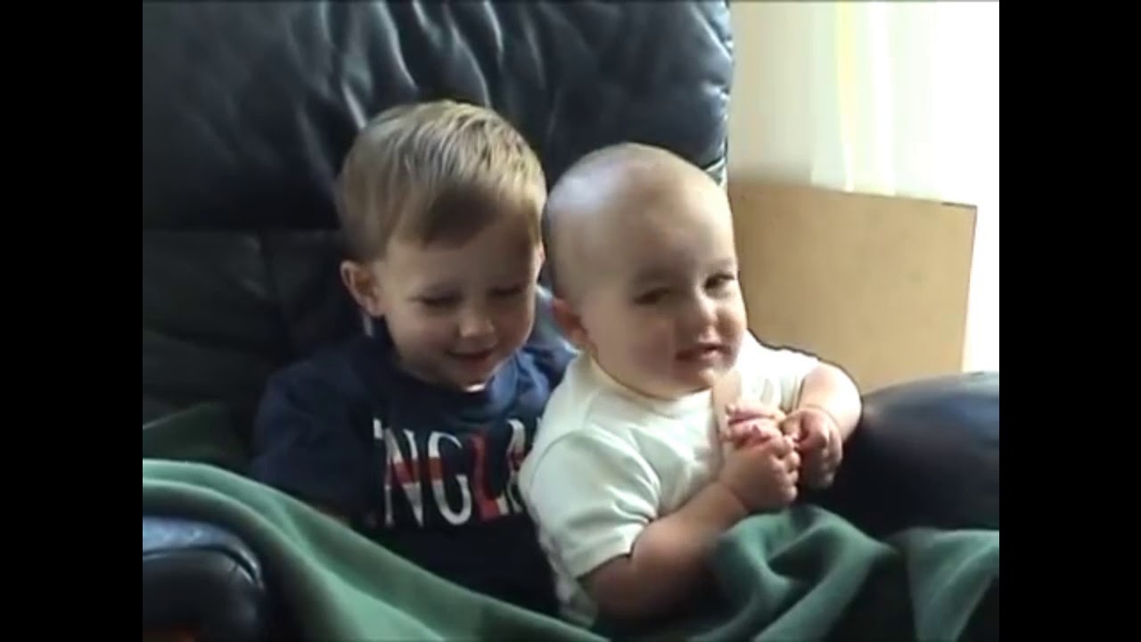 Charlie bit my finger funny cute - YouTube