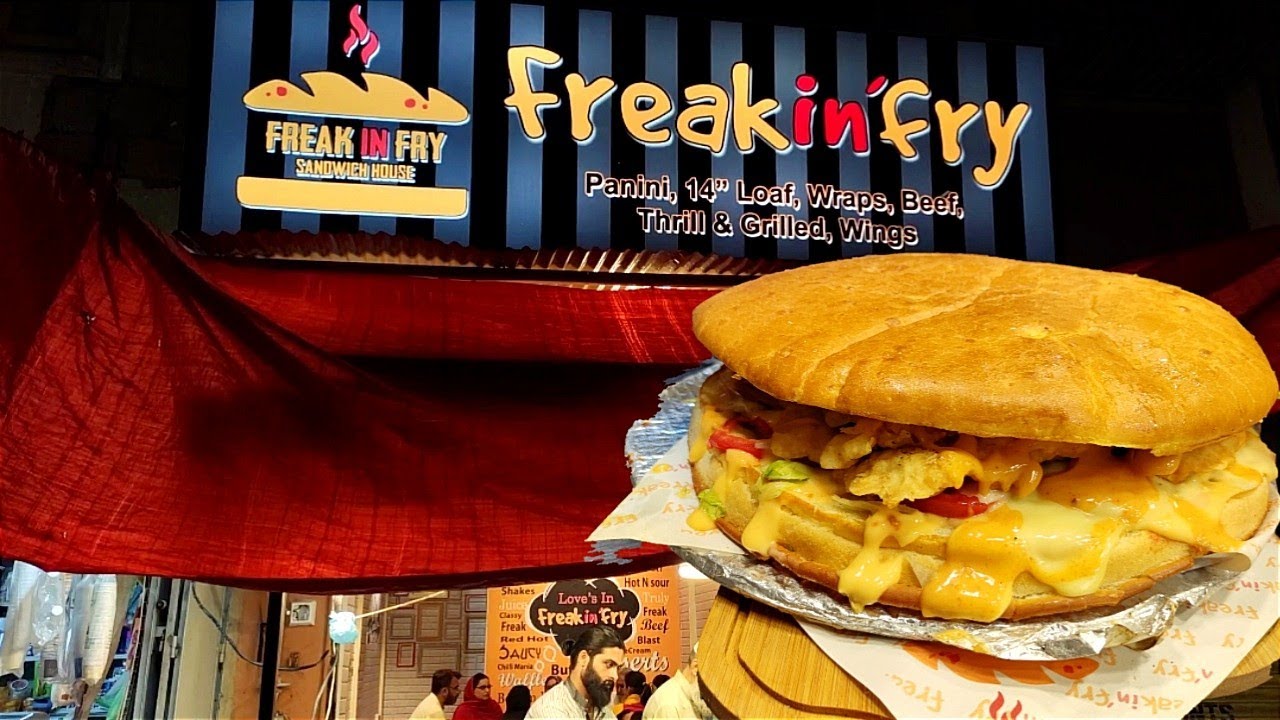 Pakistan's biggest Cake Burger | 3KG Chicken Cheese Burger - Street ...