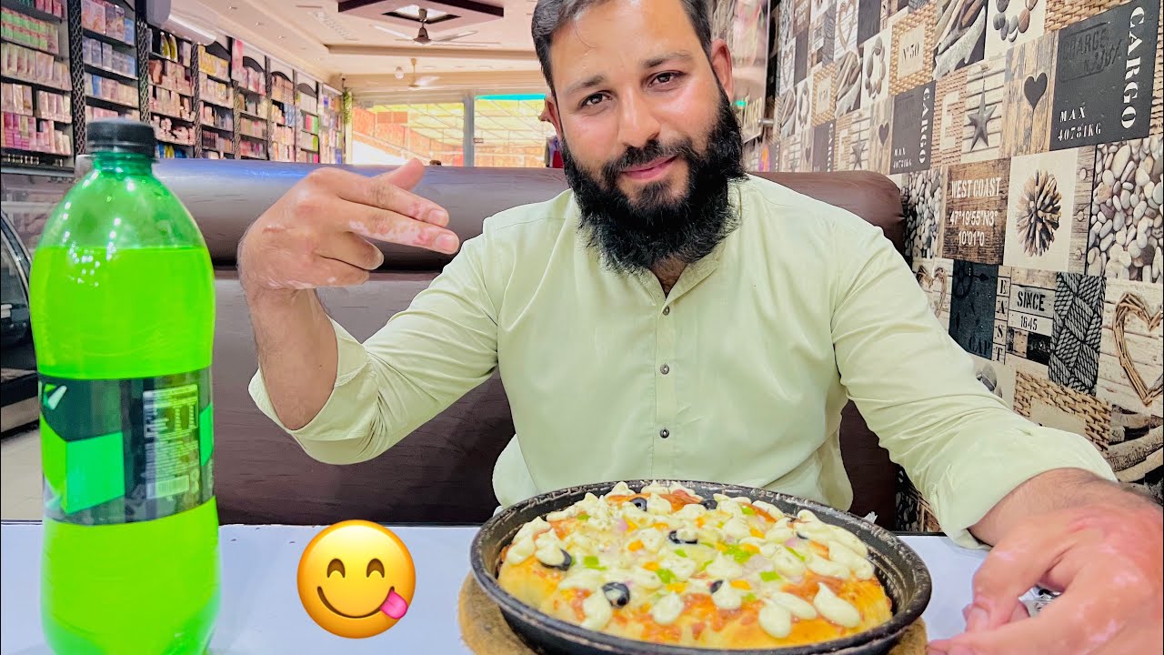 Aj Pizza Or Banu Plao Khaya Maza Agia 😋 - YouTube