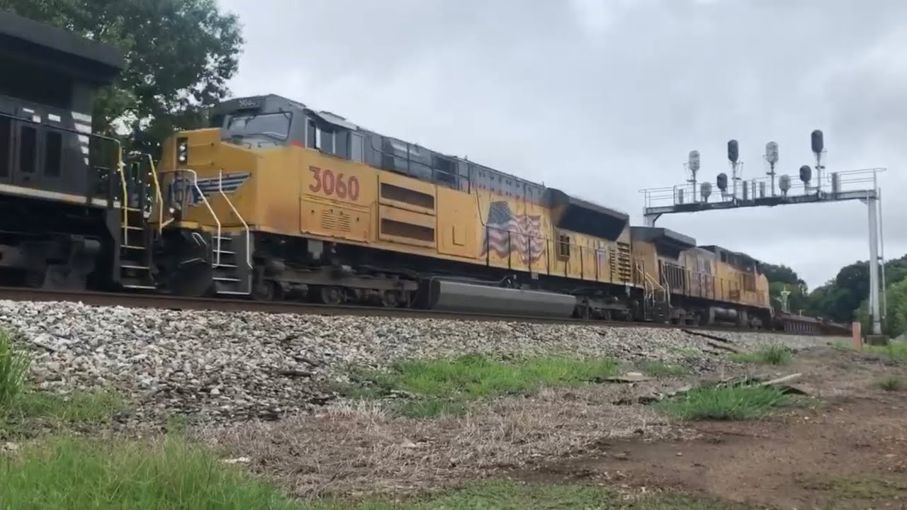 NS 212 clears Lowell with a UP SD70AH T4 trailing! (old) - YouTube