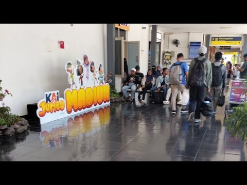 NAIK KERETA API LOGAWA 248 DARI STASIUN MADIUN KE STASIUN SURABAYA ...