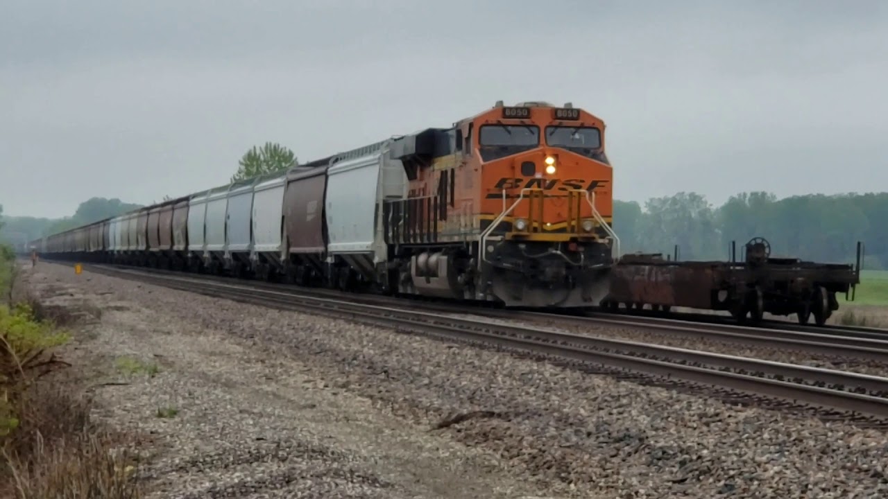 Marceline sub action featuring the high speed BNSF Z train! - YouTube