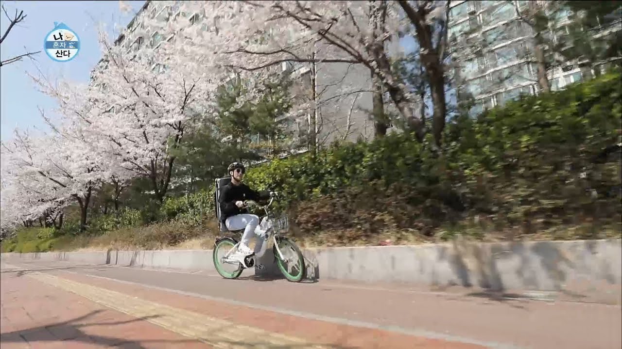 [HOT] Riding a bicycle in Sunny spring day, 나 혼자 산다 20190419 - YouTube
