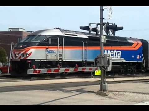 Outbound Metra MP36PH-3 #418 at Mont Clare LOUD IDLE! - YouTube