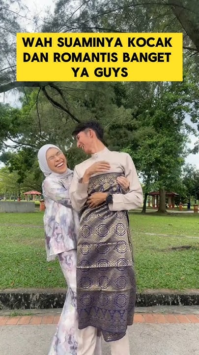 momen lucu ketika istri bantuin suami pakai sarung bikin ngakak ‼️‼️ #ngakak #lucu #ketawa # ...