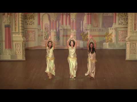 Lily & Rakataka Dancers at Migrations Festival 2017