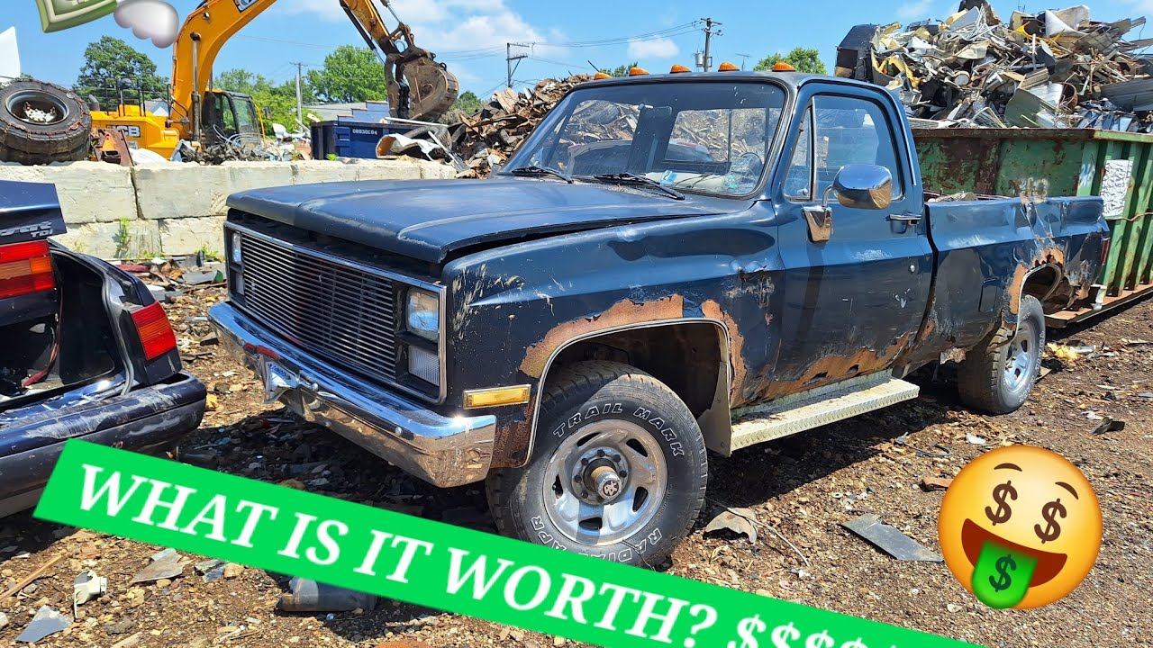 1980s Chevy GMC, Square body, farm truck in junk yard - YouTube
