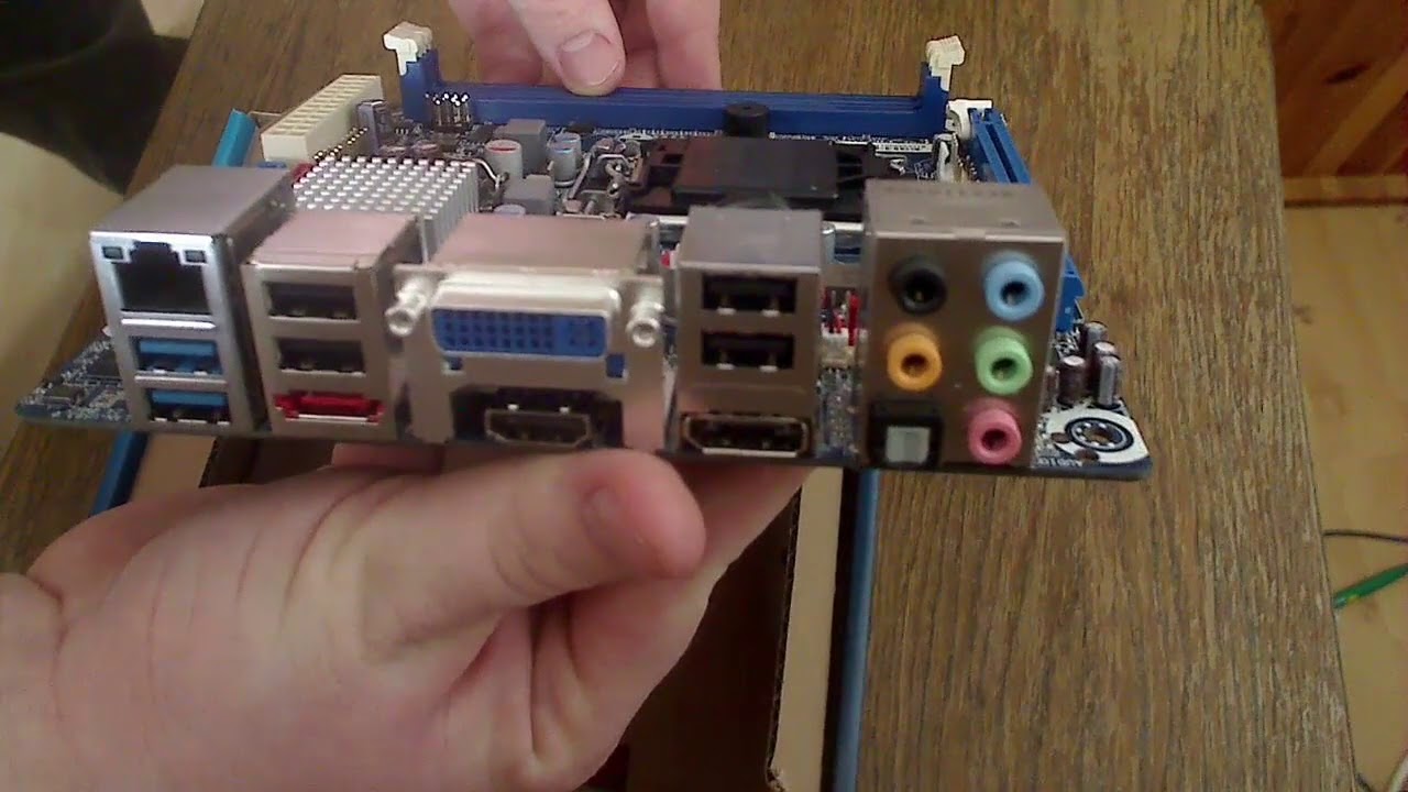 Intel DH67CF socket 1155 unboxing - YouTube