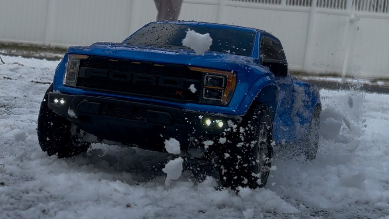 Raptor R and UDR Drifting & Off-Roading in the Snow - YouTube