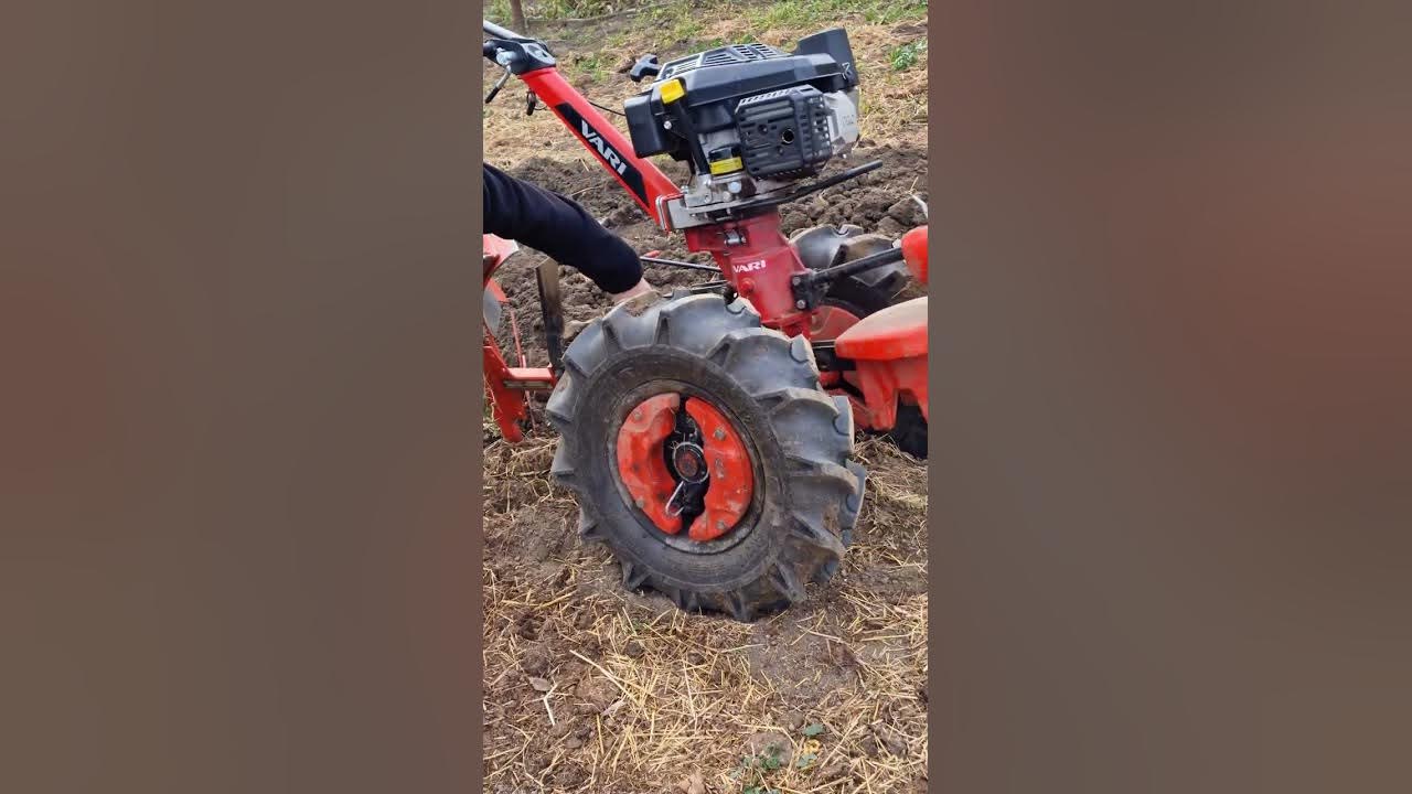 Vari Kohler CV224 a Roudnickym pluhem Nm-101 prvni orba 2023 Sucho - YouTube