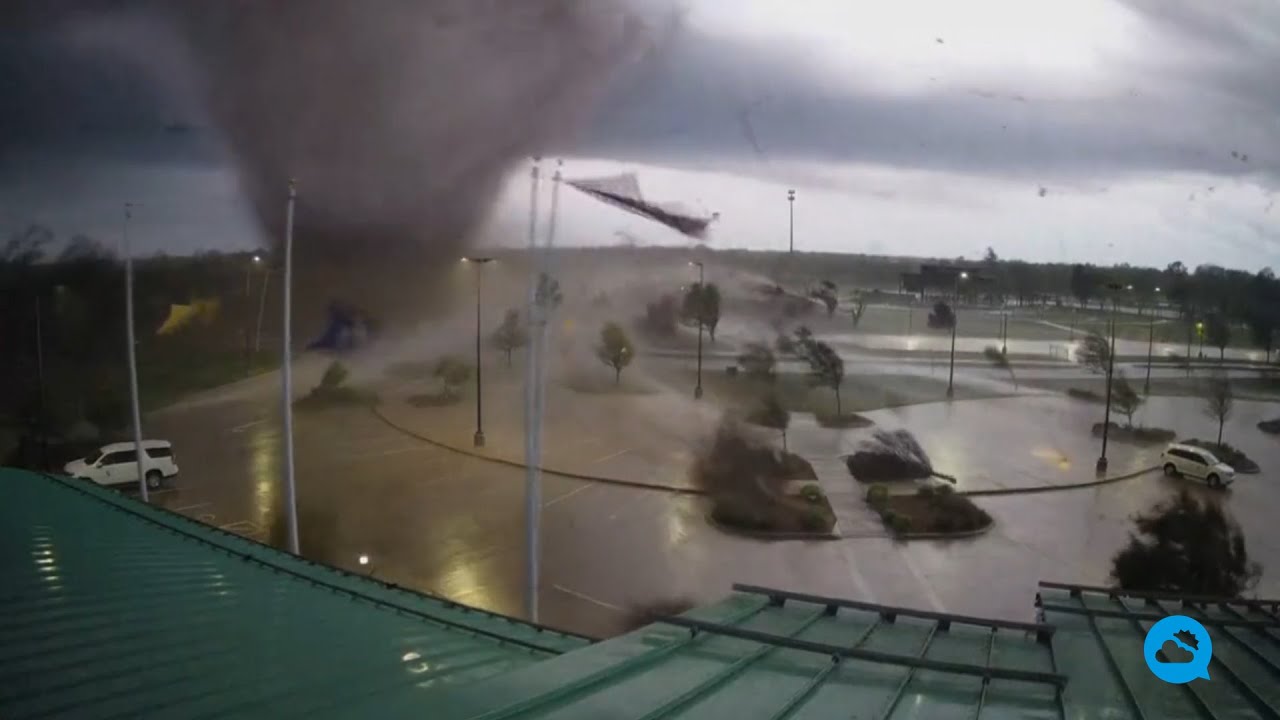 Incredible footage of an EF-3 tornado in Andover, USA - YouTube